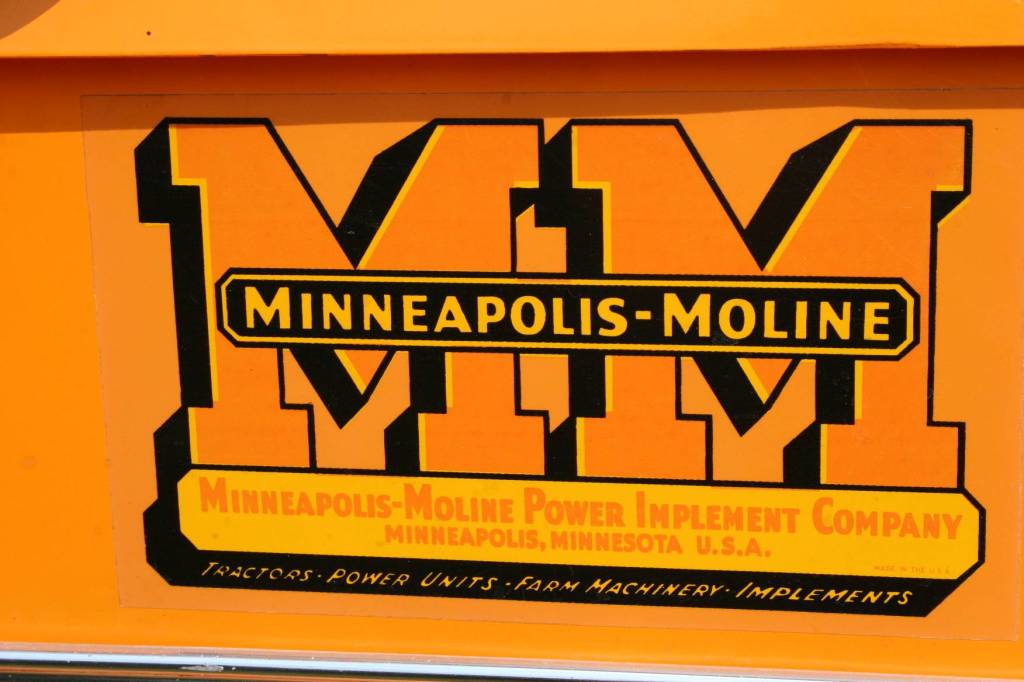 The luxury Minneapolis Moline UDLX | Minnesota Prairie Roots