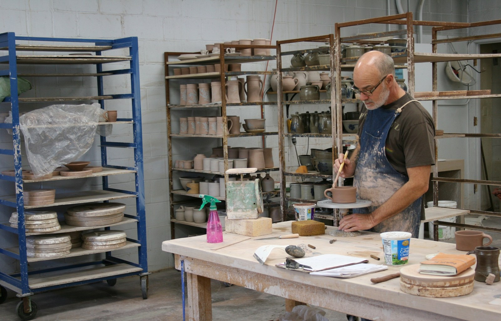 A photographic farewell to the Red Wing Pottery salesroom | Minnesota ...