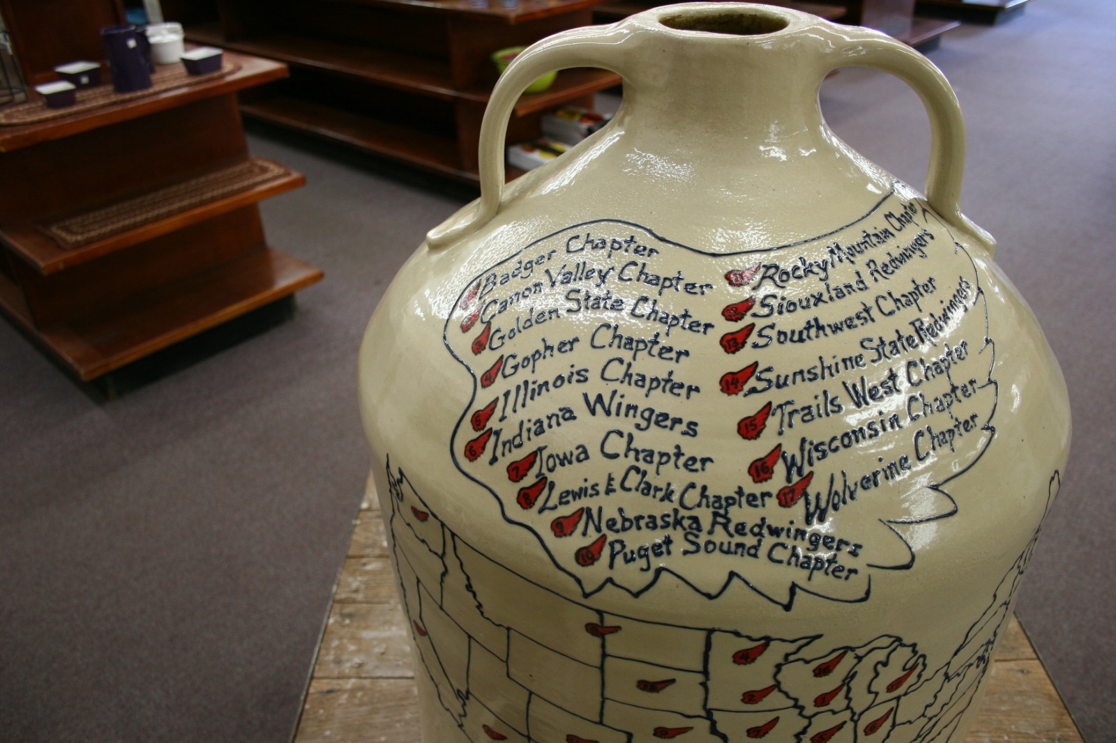 A photographic farewell to the Red Wing Pottery salesroom | Minnesota ...
