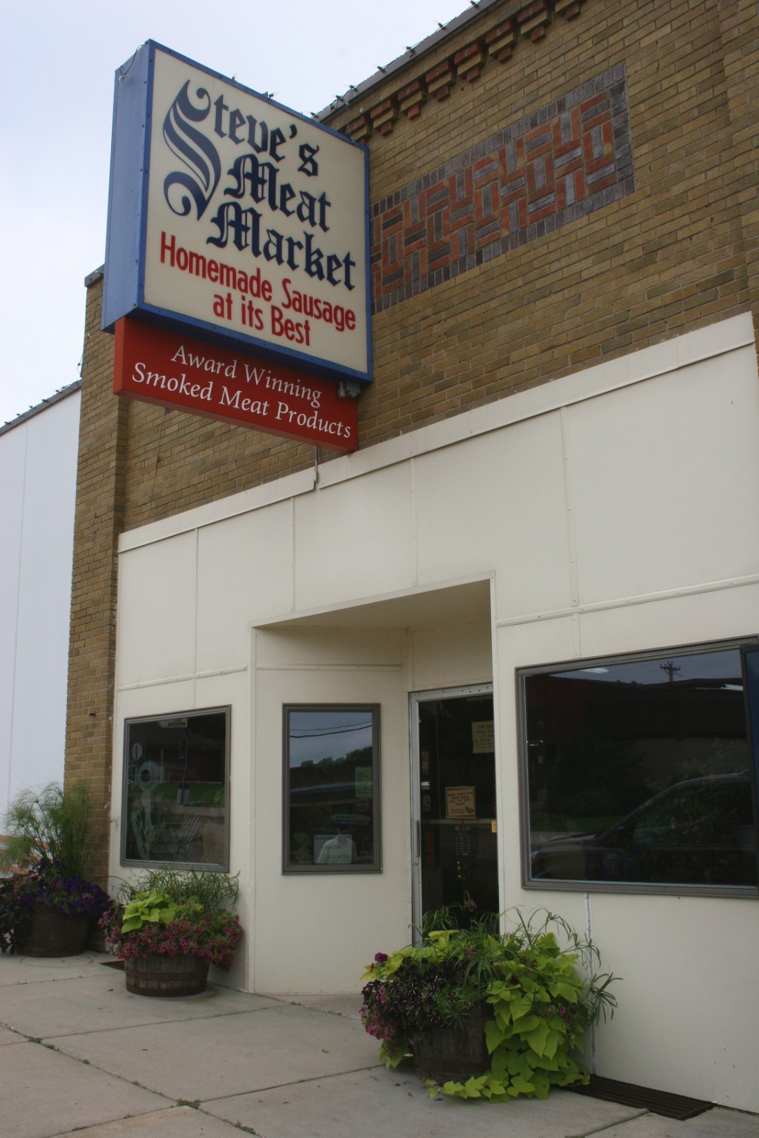 A first in Minnesota, a meat vending machine in Ellendale | Minnesota ...